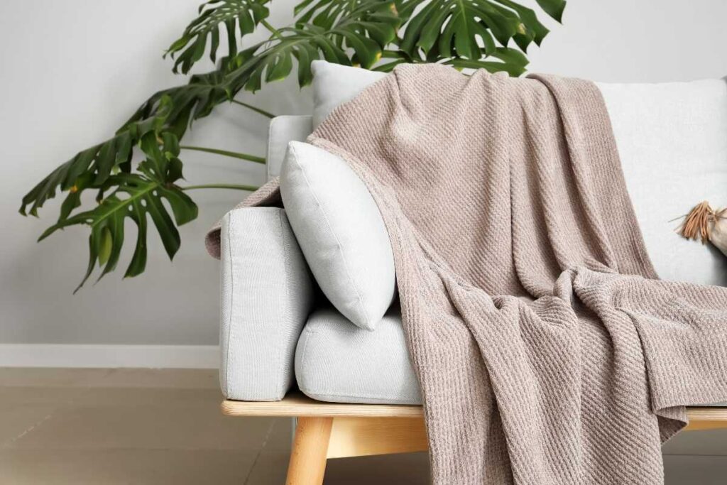 How to Design and Sell Personalized Throw Blankets with Print-on-Demand